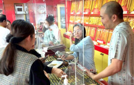 Sharpest fall in gold in 43 years sees baht fall by 2 per cent against ...