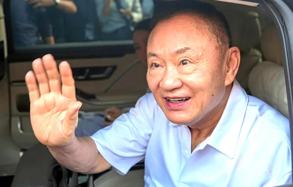 Former Prime Minister Thaksin gains his full freedom after Royal Pardon ...