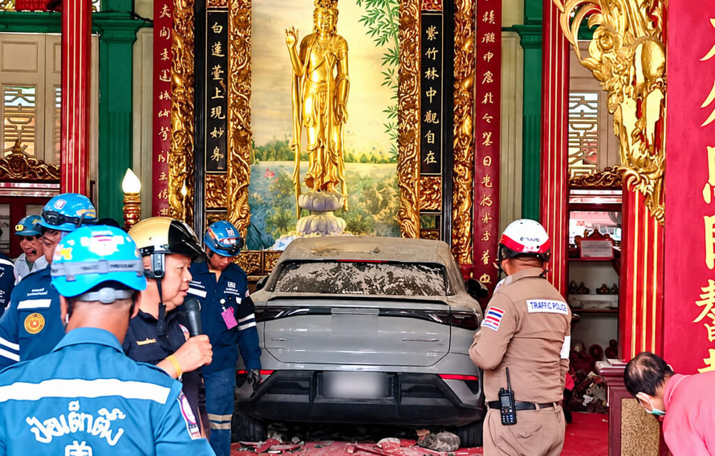 Elderly woman seriously injured after an old man drove EV car at speed ...